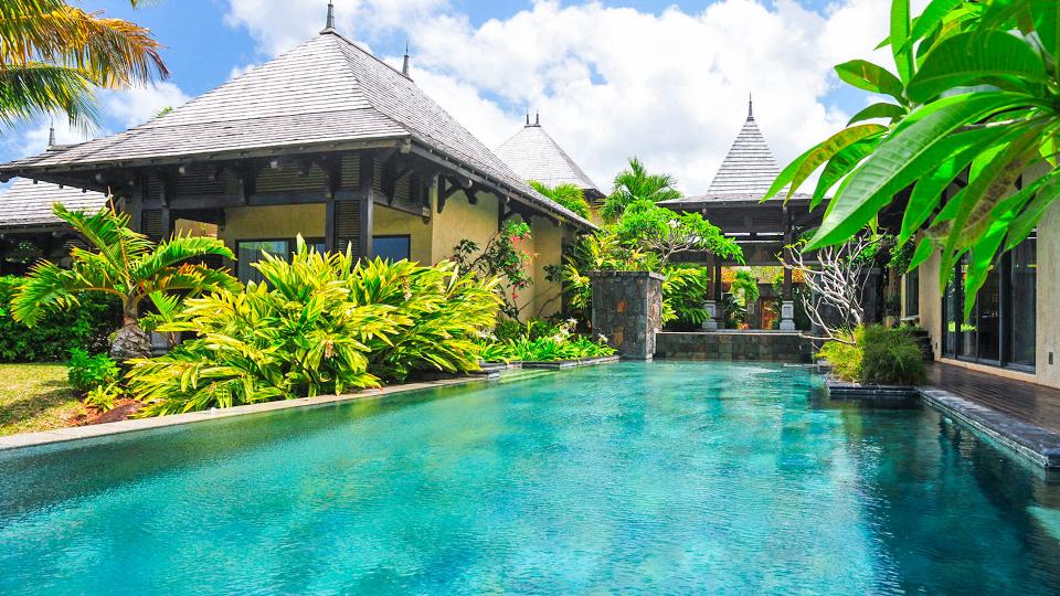 Beach front villa rentals in Mauritius | Villanovo