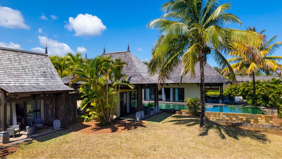 Beach front villa rentals in Mauritius | Villanovo